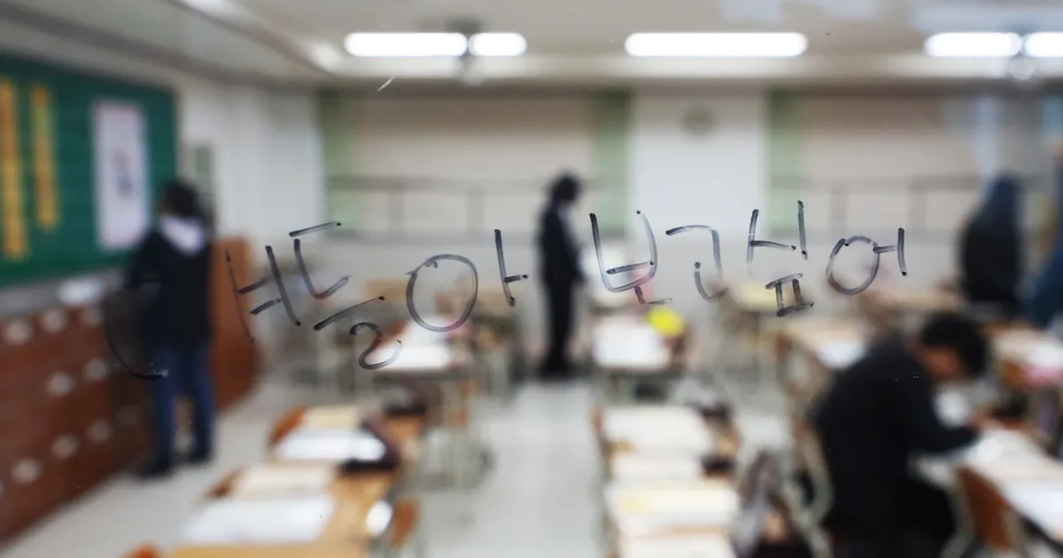 10 năm chìm phà Sewol: Hành trình trưởng thành đau đớn của những học sinh sống sót | Báo Pháp ...