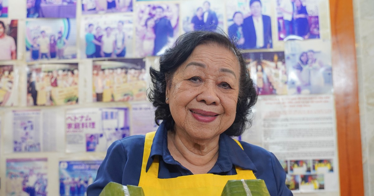 Hình ảnh xúc động về người phụ nữ mở lớp dạy làm bánh miễn phí hơn 12 ...