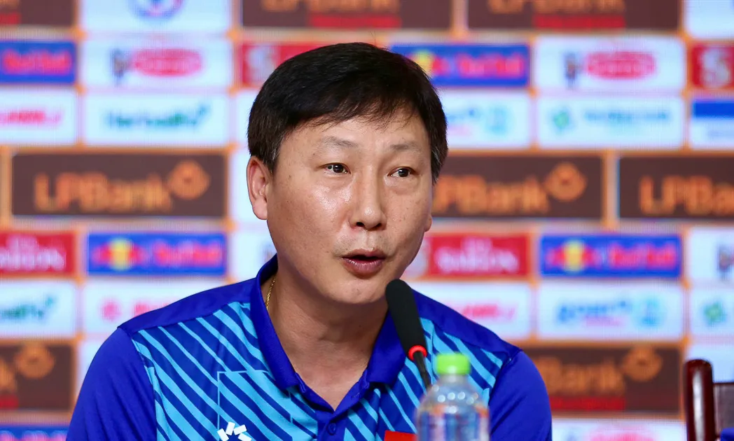 HLV Kim Sang-sik: Tuyển Việt Nam gặp Thái Lan chẳng khác Hàn Quốc gặp Nhật Bản | Báo Pháp Luật ...
