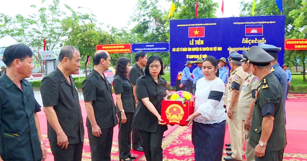 Gia Lai: Long trọng lễ tiễn, đón 21 hài cốt liệt sĩ về nước | Báo Pháp ...