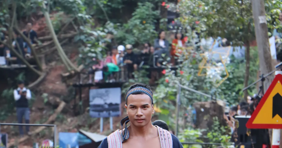 Trình diễn bộ sưu tập Bơkau Lang Labiang trên cung đường nghệ thuật Đà Lạt | Báo Pháp Luật TP ...