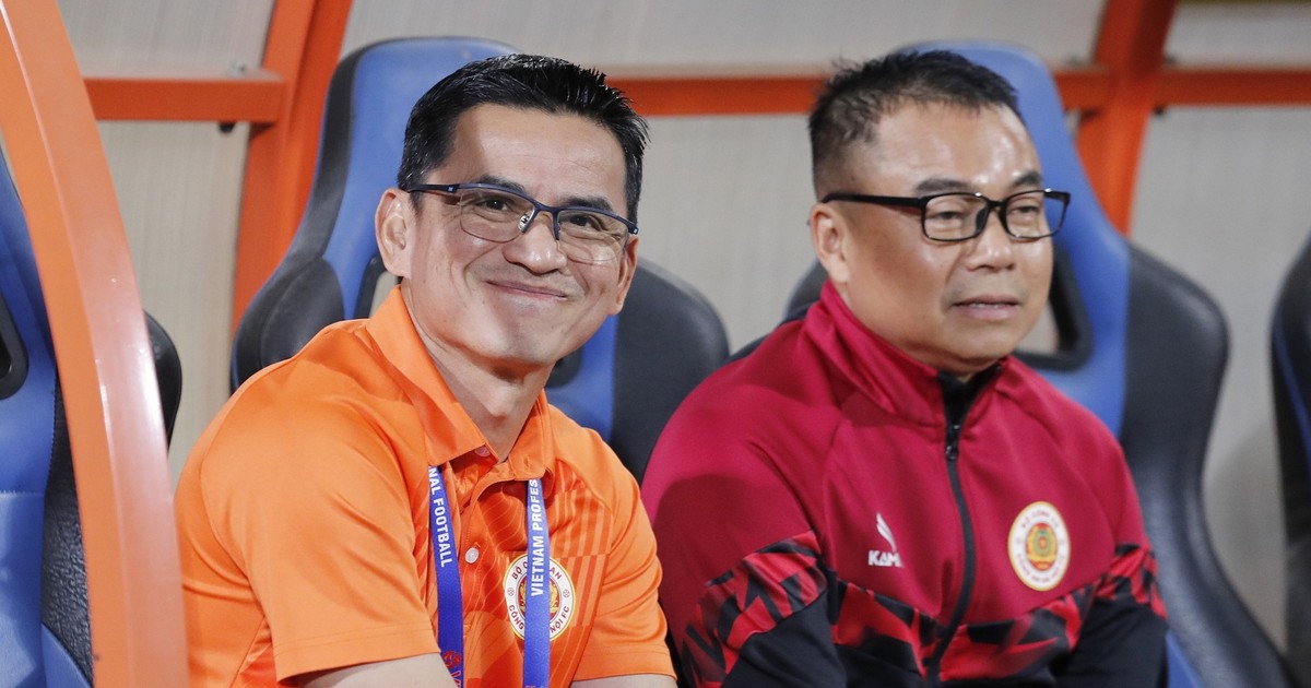 Nóng: HLV Kiatisak tự nghỉ hay bị Công an Hà Nội sa thải? | Báo Pháp Luật TP. Hồ Chí Minh