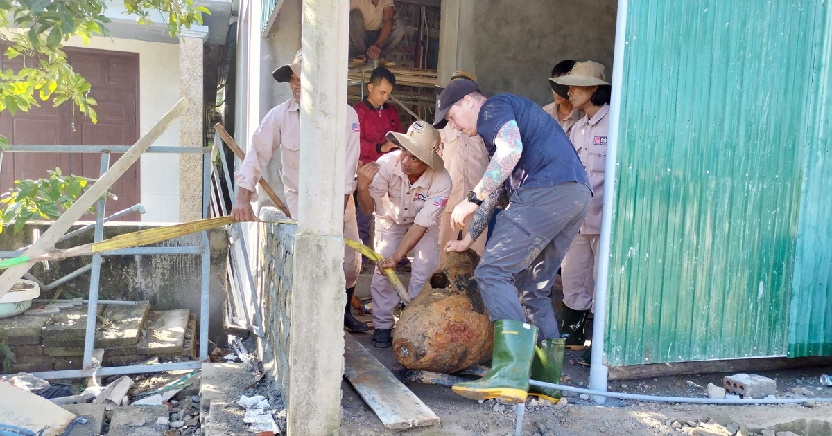 Người dân phát hoảng vì quả bom nặng 340 kg | Báo Pháp Luật TP. Hồ Chí Minh