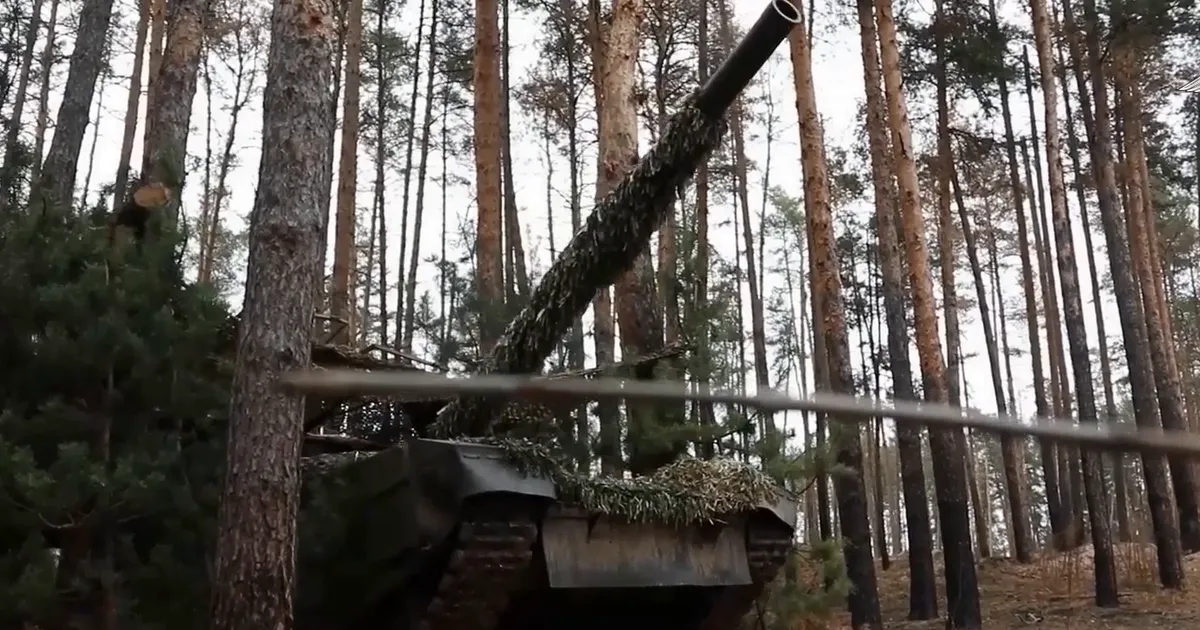 VIDEO: Xe tăng chủ lực T-80 BVM khai hỏa tại mặt trận Donetsk | Báo ...