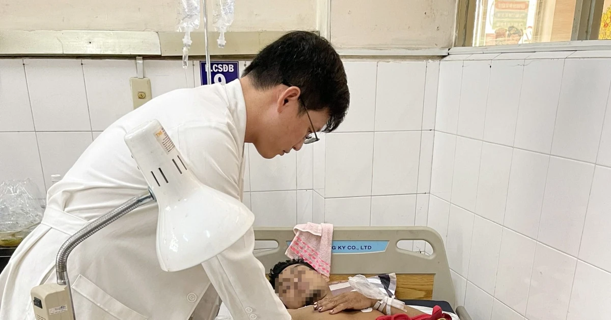 Nam thanh niên bị mảnh sắt văng trúng đùi, đứt động mạch | Báo Pháp ...