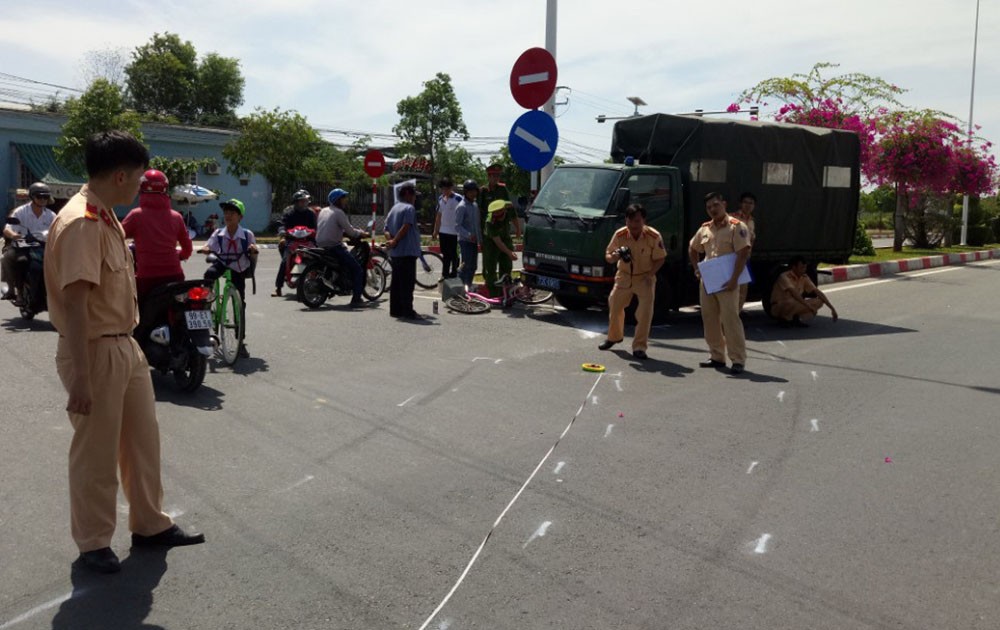 Xử lý nghiêm vụ xe Cảnh sát Cơ động gây tai nạn | Báo Pháp Luật TP. Hồ ...