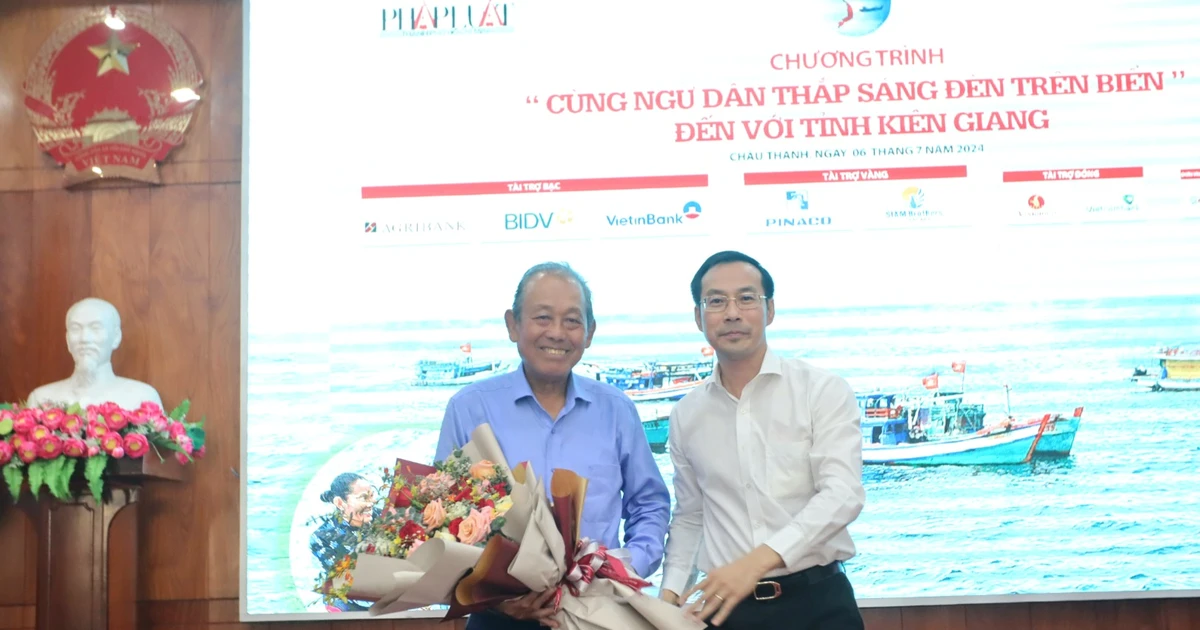 Chùm ảnh: Toàn cảnh chương trình 'Cùng ngư dân thắp sáng đèn trên biển ...
