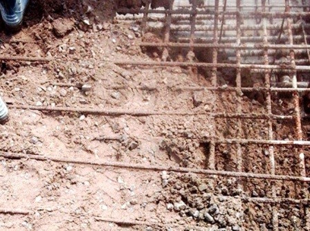 Nhà thầu thừa nhận sai phạm vụ móng cột điện 'bê tông trộn đất' | Báo ...