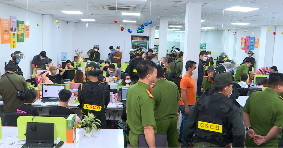 Công an vây ráp 3 ‘trung tâm’ lừa đảo công nghệ cao ở Tân Bình | Báo ...