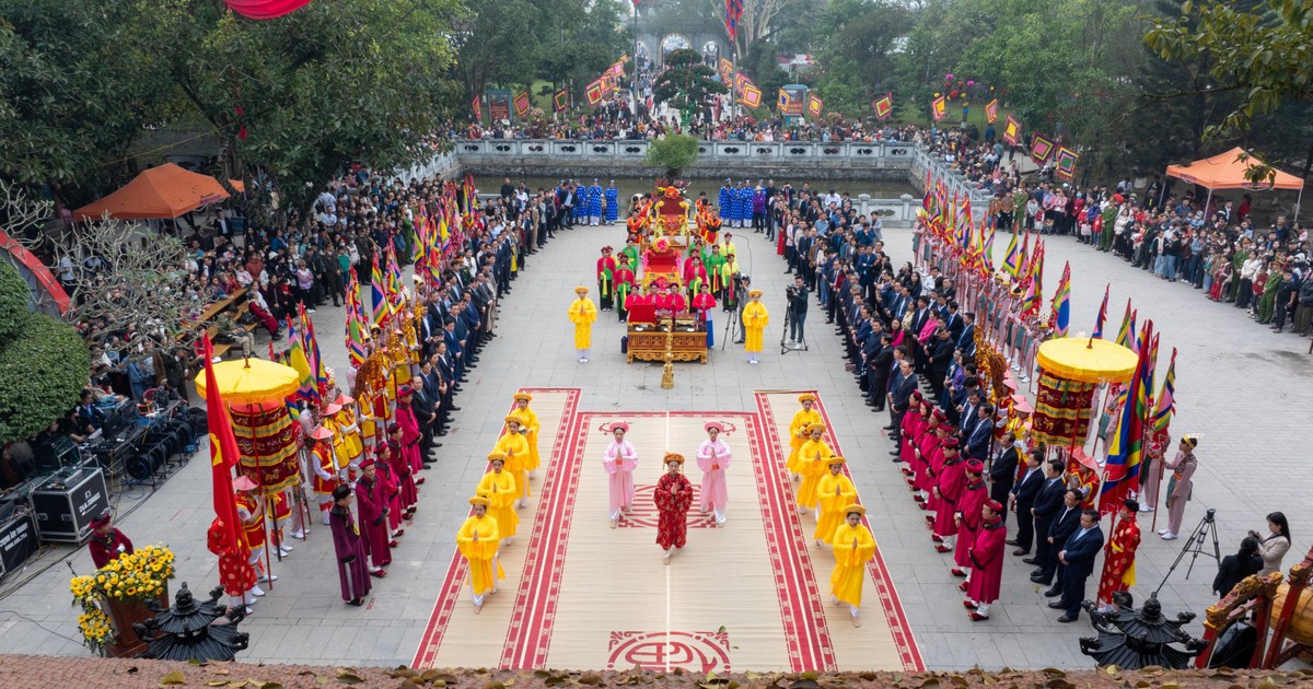Phú Thọ dâng hương tưởng nhớ Tổ Mẫu Âu Cơ | Báo Pháp Luật TP. Hồ Chí Minh