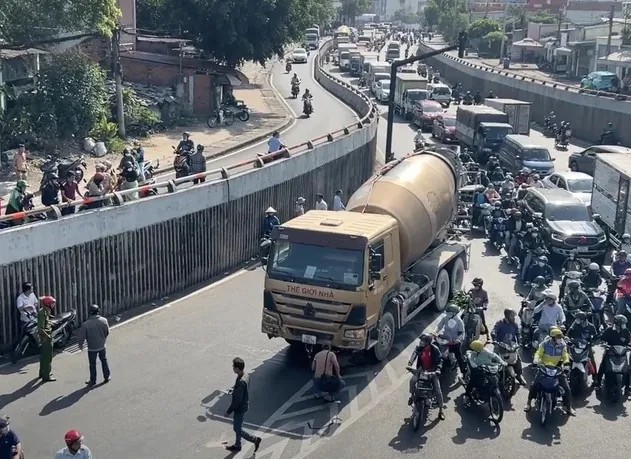 Công an tìm nhân chứng vụ tai nạn khiến 1 người tử vong tại ngã tư Linh Xuân | Báo Pháp Luật TP ...