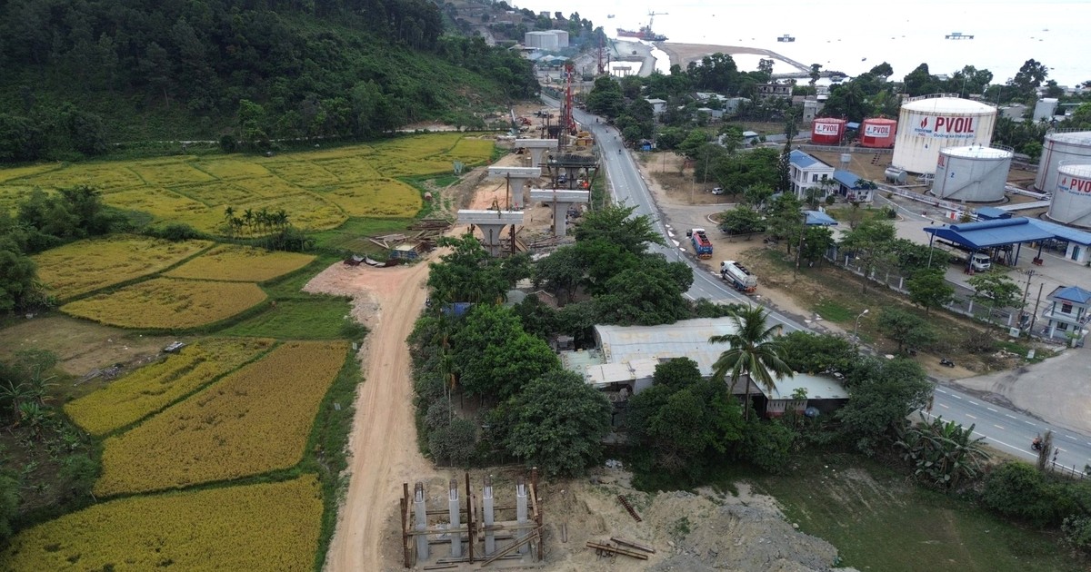 Nổ mìn thi công đường ven biển nối cảng Liên Chiểu, dừng lưu thông qua ...