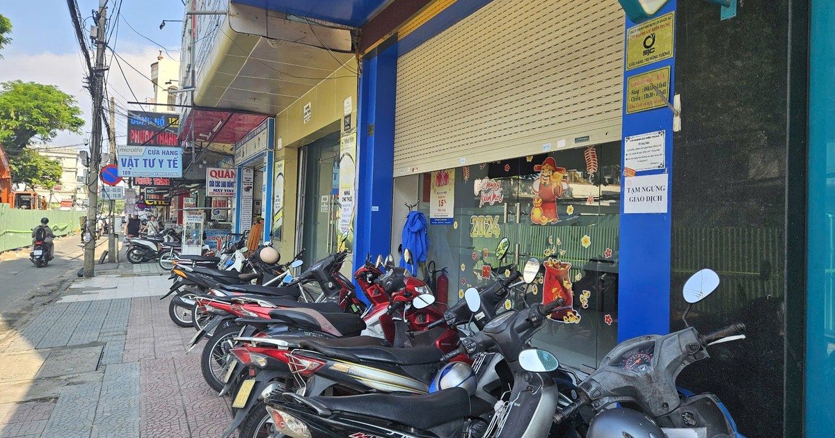 Mừng hụt khi cửa hàng vàng SJC ở Đà Nẵng mở cửa nhưng không buôn bán ...