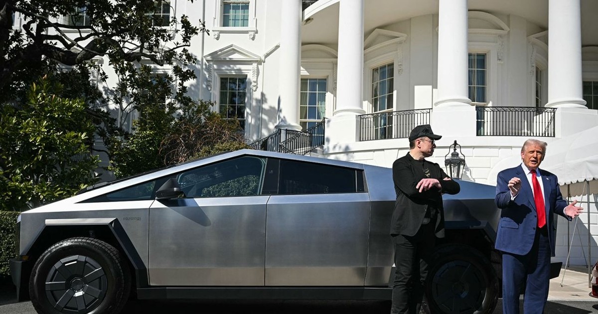 Ông Trump: Sẽ mua xe điện Tesla, ủng hộ tỉ phú Elon Musk | Báo Pháp ...
