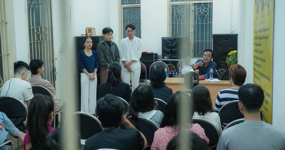 Người thầy âm thầm dạy diễn xuất miễn phí cho hàng trăm người suốt 7 ...