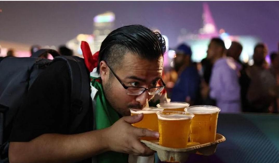 Vì sao Qatar 'quay xe' cấm bán bia rượu tại World Cup 2022? | Báo Pháp ...