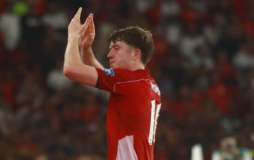 Tiền đạo Ole Romeni đá 2 trận ghi 2 bàn, Indonesia trao danh hiệu bàn ...