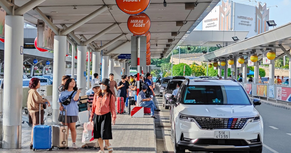 Vì sao sân bay Tân Sơn Nhất, Nội Bài bị xếp cuối bảng về trải nghiệm ...