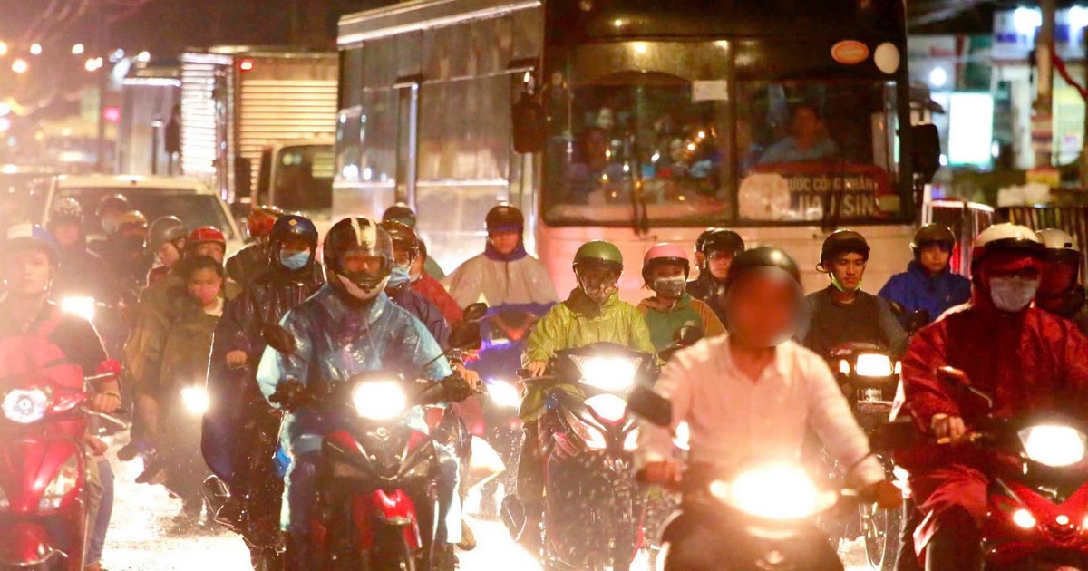 Bật đèn xe lúc mấy giờ để không bị phạt? | Báo Pháp Luật TP. Hồ Chí Minh