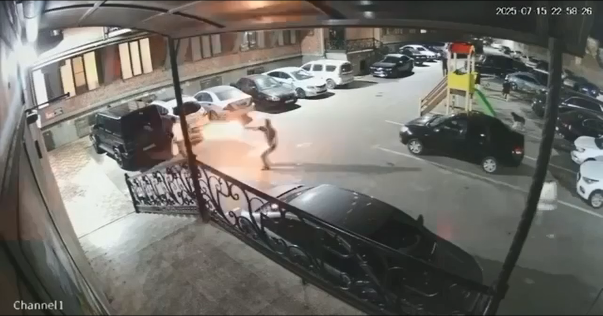 VIDEO: Võ sĩ MMA Nga bị phục kích như phim, trúng 5 phát đạn nhưng thoát nạn thần kỳ | Báo Pháp ...