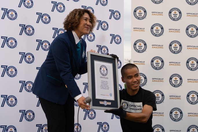 VIDEO: Kỷ lục Guinness người chạy bằng 4 chi nhanh nhất thế giới | Báo ...