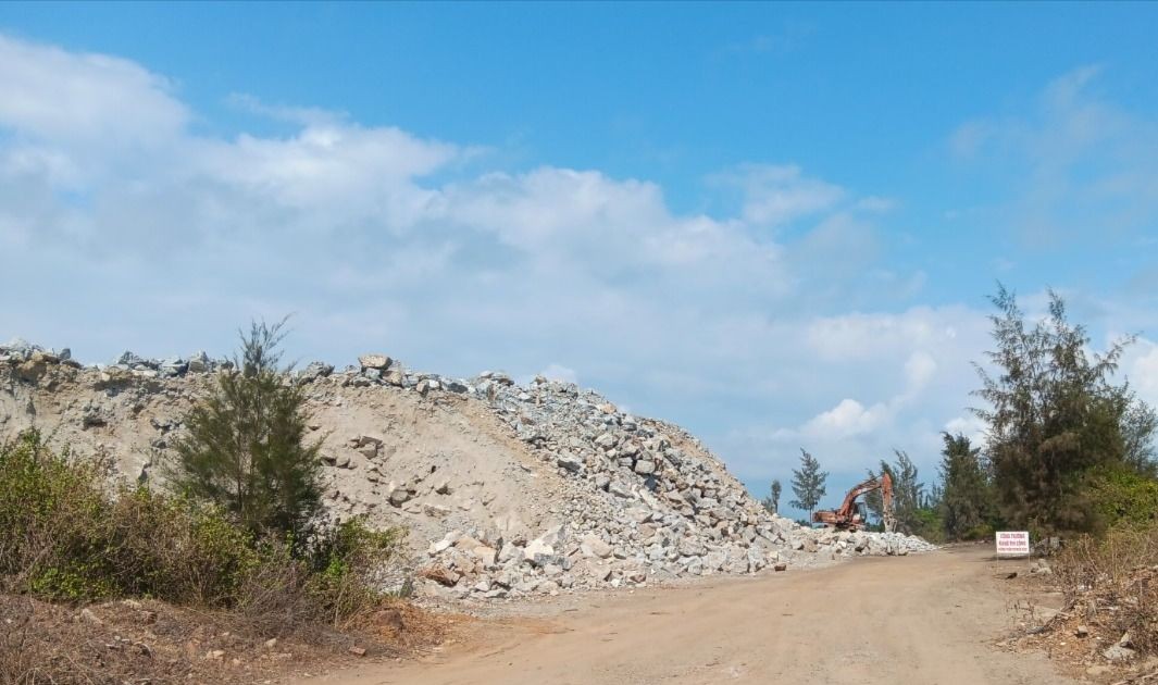 Công ty Lý Tuấn chuyển hơn 167.000 m3 đá từ Quảng Ngãi ra Quảng Nam tập ...