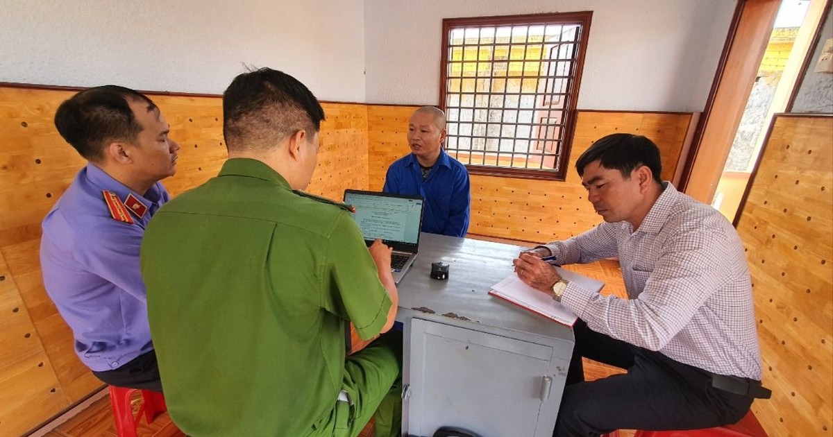 Dùng dao đâm gục nạn nhân rồi chở đến bệnh viện cấp cứu | Báo Pháp Luật ...