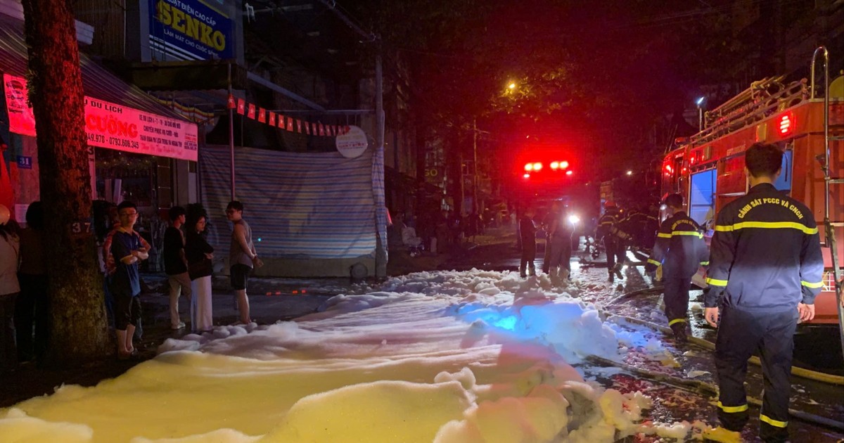 Chủ đi vắng, căn nhà 5 tầng bất ngờ bốc cháy | Báo Pháp Luật TP. Hồ Chí ...