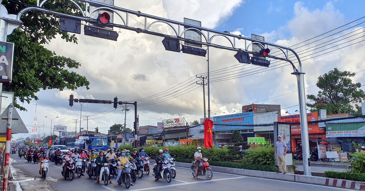 Bộ Công an điều chỉnh quy định về tín hiệu đèn vàng phải dừng lại | Báo ...