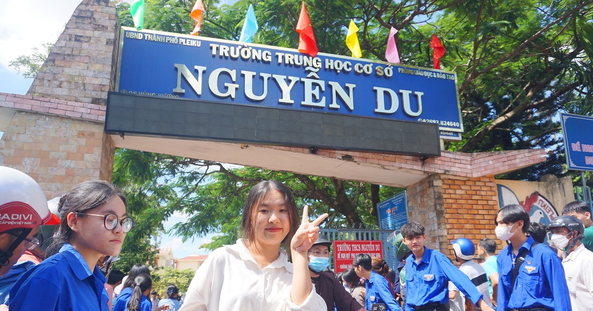 Giáo viên tranh luận phần 'gây cảm xúc' trong đề thi văn | Báo Pháp ...