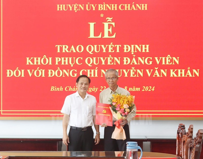 Ông Nguyễn Văn Khẩn nhận quyết định khôi phục quyền Đảng viên sau gần ...