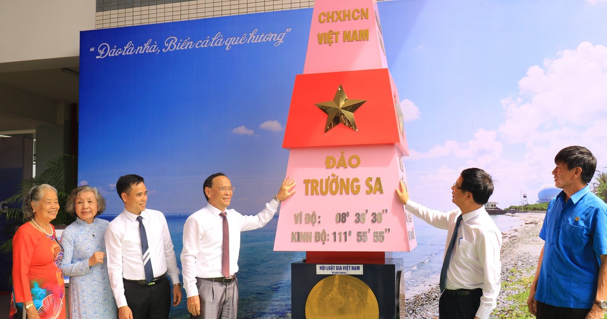 Khai mạc tuần lễ trưng bày ảnh: “Tự hào biển, đảo Việt Nam” | Báo Pháp ...