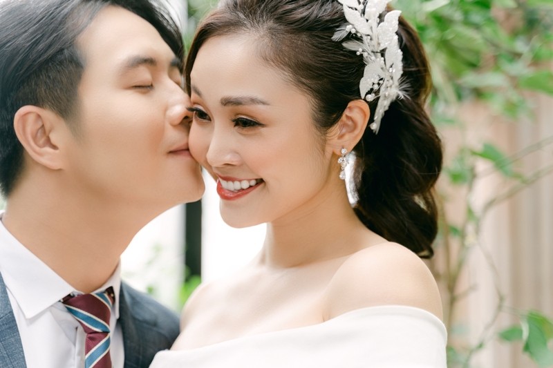 MC Thùy Linh cùng diễn viên Phùng Đức Hiếu tung ảnh cưới | Báo Pháp Luật TP. Hồ Chí Minh