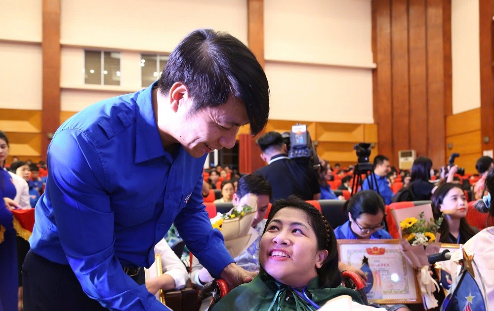 'Tỏa sáng nghị lực Việt' tuyên dương 38 thanh niên khuyết tật tiêu biểu ...