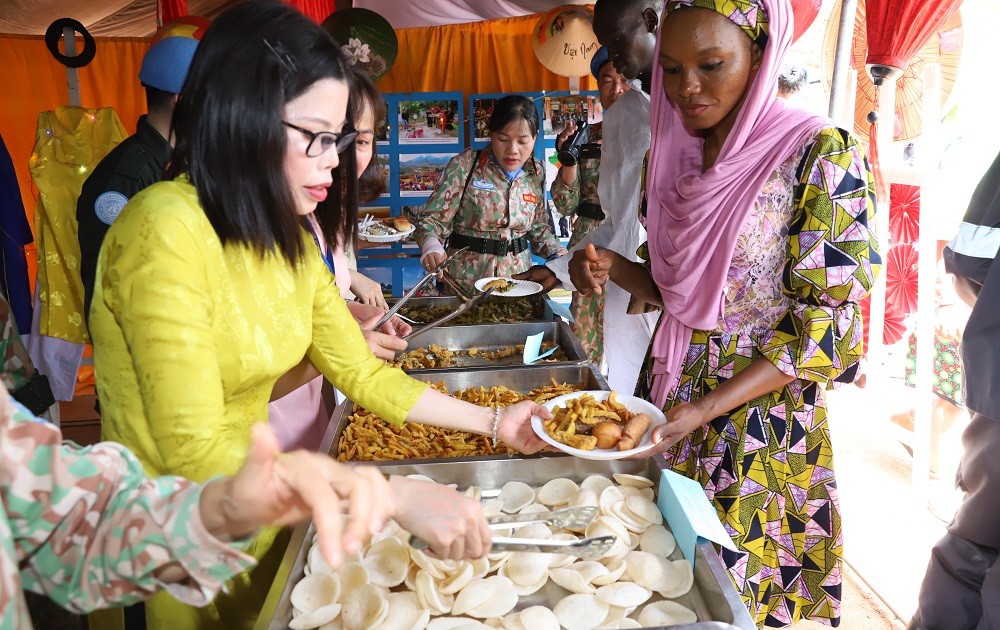 Việt Nam đưa dưa muối xào, bánh rán đến lễ kỷ niệm của Liên Hợp Quốc ...