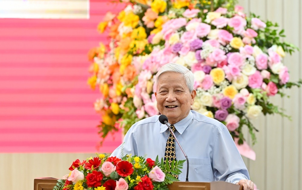 Nhà báo Hà Đăng ra mắt sách 'Tinh hoa cách mạng Việt Nam' ở tuổi 96 ...