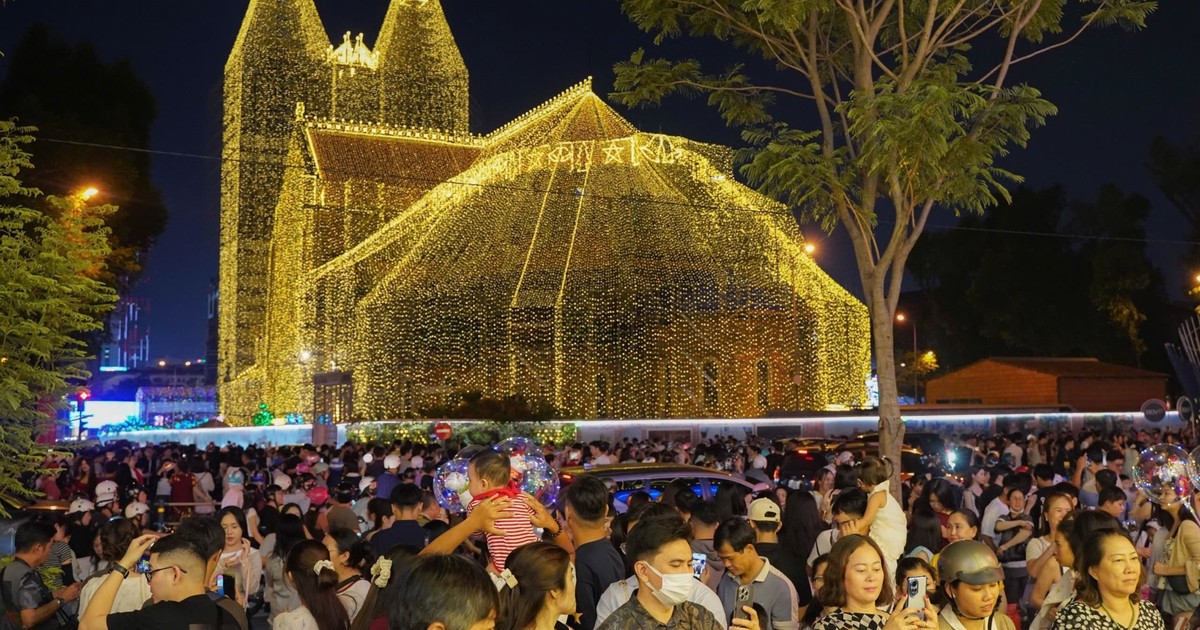Giáng sinh an lành trên dải đất hình chữ S | Báo Pháp Luật TP. Hồ Chí Minh