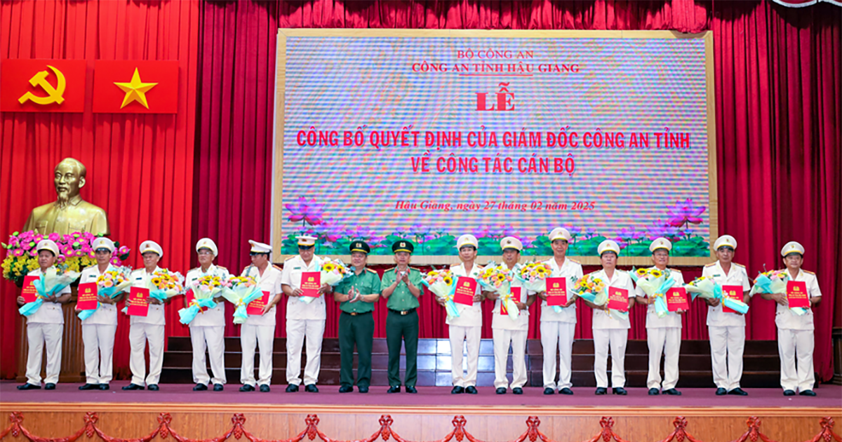 26 cán bộ Công an tỉnh Hậu Giang nghỉ hưu trước tuổi | Báo Pháp Luật TP ...