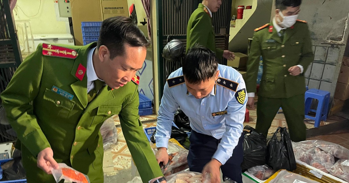 Nhiều đối tượng tìm cách tuồn cánh gà, đùi heo bẩn ra thị trường dịp ...