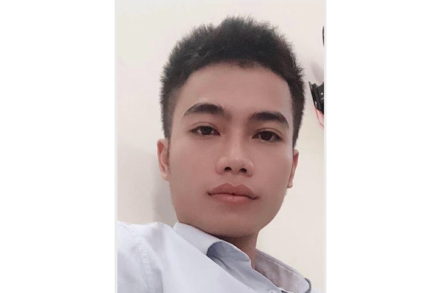 1 nhân viên văn phòng đăng ký đất đai nhận tiền để làm nhanh sổ đỏ cho ...