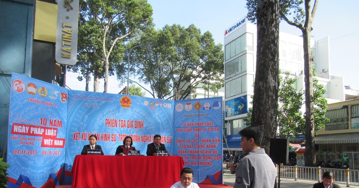 Phiên tòa giả định: Trốn tránh nghĩa vụ quân sự bị phạt 1 năm tù | Báo ...