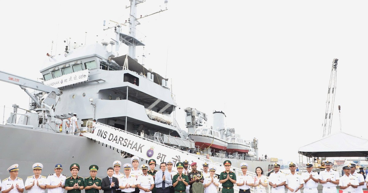 Tàu Hải quân Ấn Độ INS Darshak cập cảng Bến Nhà Rồng, thăm TP.HCM | Báo ...
