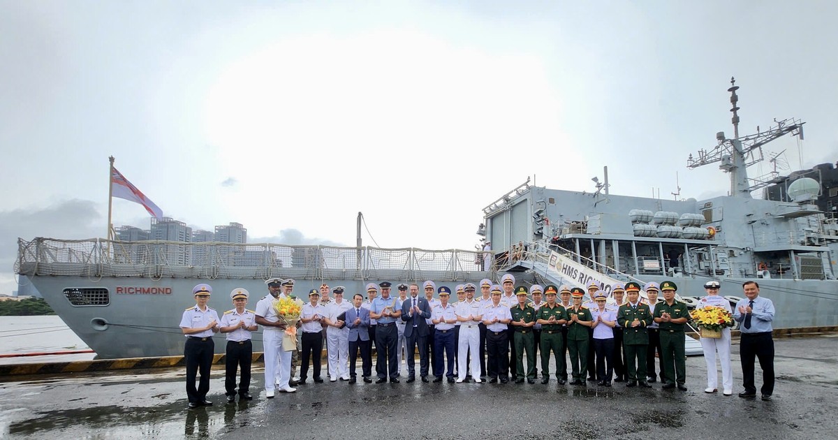 Tàu HMS Richmond của Hải quân Hoàng gia Anh cập Cảng Nhà Rồng | Báo Pháp Luật TP. Hồ Chí Minh