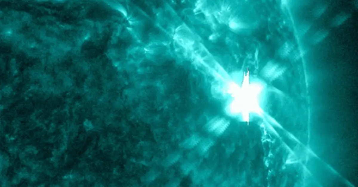 VIDEO: Lửa Mặt Trời lớn nhất trong nhiều năm, làm gián đoạn tín hiệu vô ...