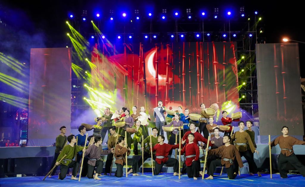 Rực rỡ sắc màu đêm “Tự hào Võ Việt – Hội nhập Quốc tế” | Báo Pháp Luật ...