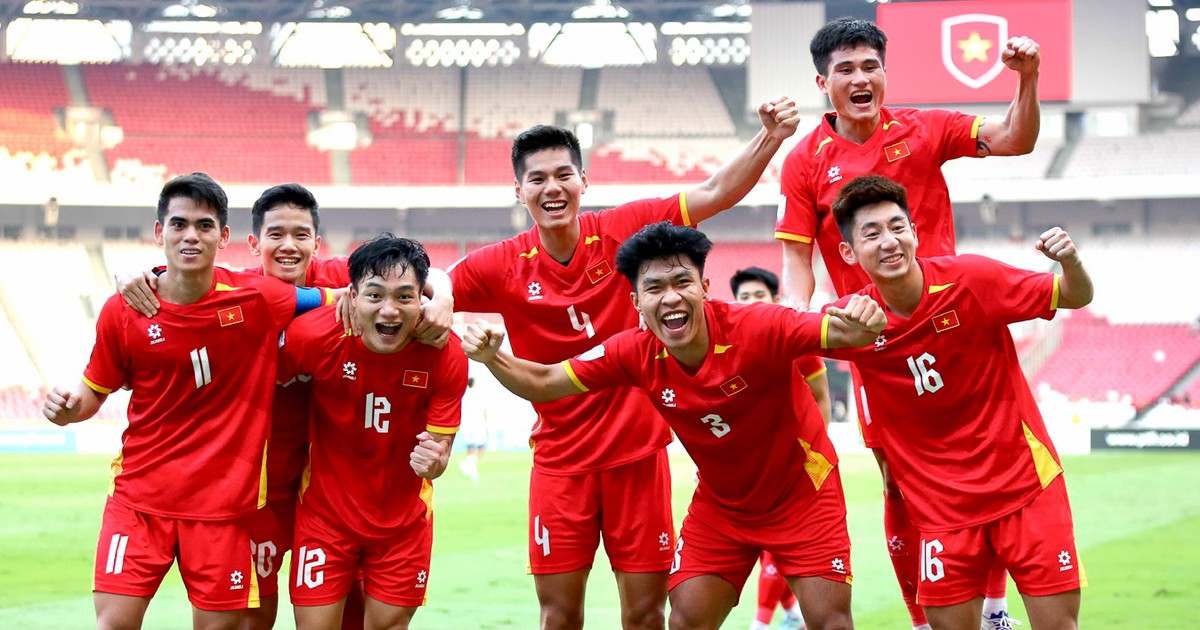 U-23 Việt Nam bất đắc dĩ thay thế cầu thủ lên đường sang UAE | Báo Pháp ...