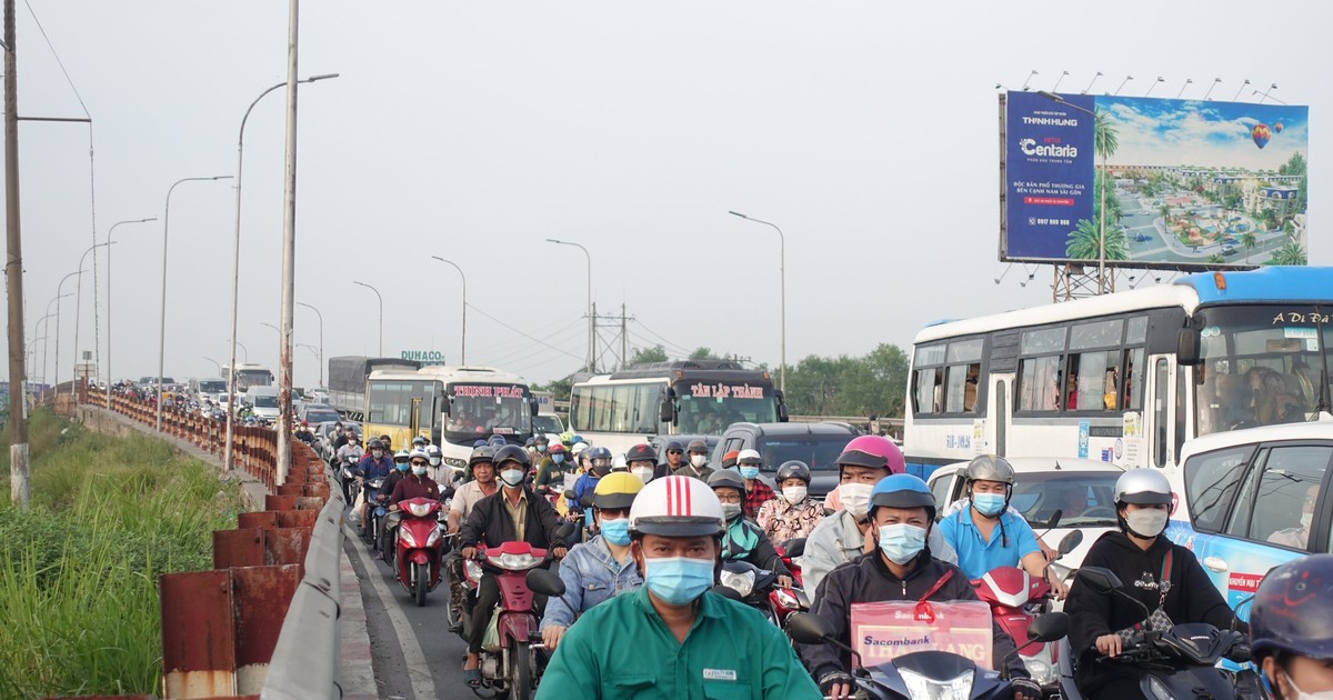 Cửa ngõ về miền Tây ùn ứ trong chiều ngày 31-12 | Báo Pháp Luật TP. Hồ ...