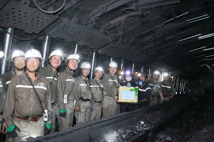 TKV cung ứng trên 21 triệu tấn than cho điện, tăng 16% | Báo Pháp Luật ...