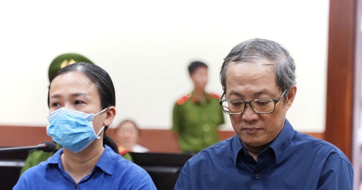 Tòa phạt cựu giám đốc BV Thủ Đức Nguyễn Minh Quân 21 năm tù về 2 tội tham ô, rửa tiền | Báo Pháp ...