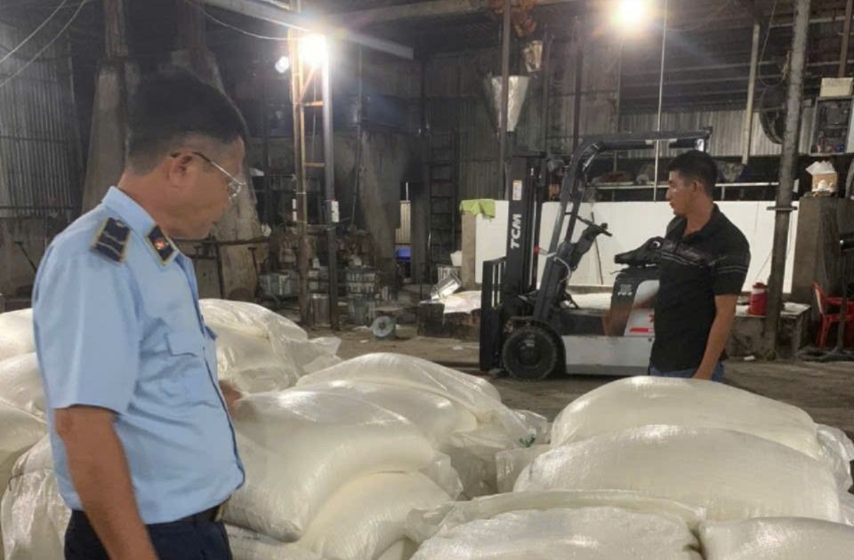 1 hộ kinh doanh đường cát ở Long An bị phạt hơn 110 triệu đồng | Báo ...